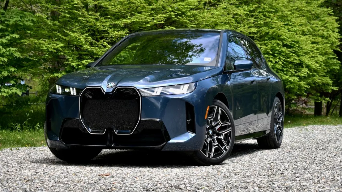 BMW iX 2026: Potenza e autonomia migliorate con un nuovo modello base ...