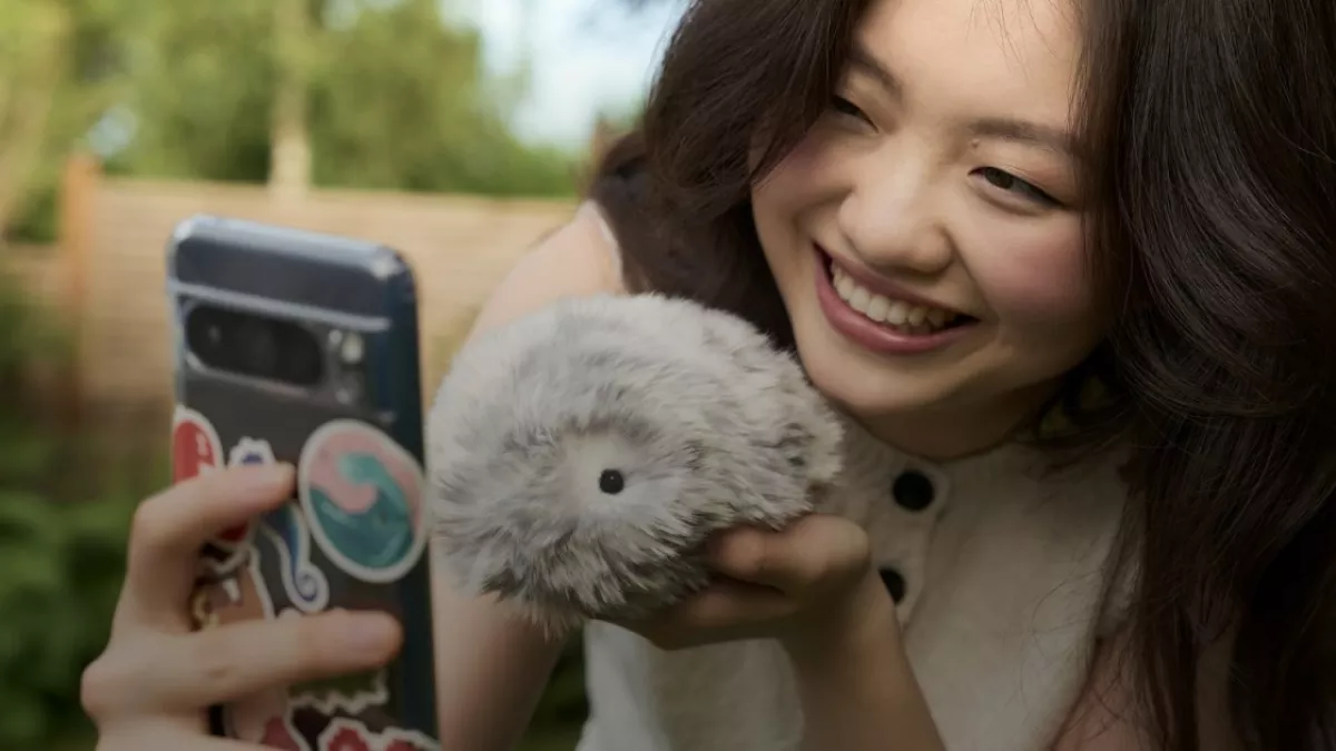 Casio lancia Moflin: l'AI pet che si rigenera - WEMEDIA