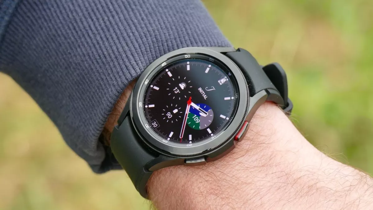 Samsung sospende l'aggiornamento del Galaxy Watch 4 per problemi alla ...